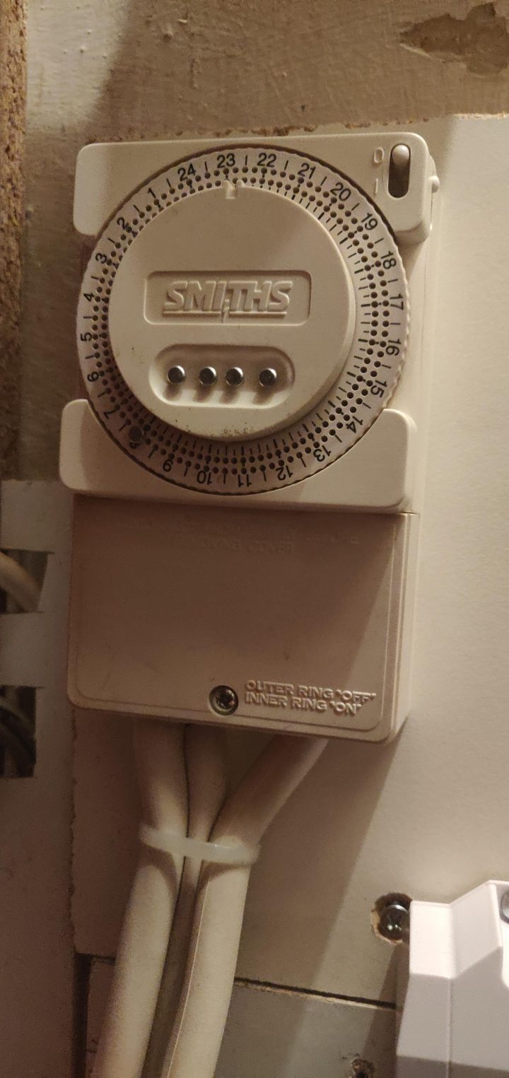 project: an immersion heater that turns itself when the water is hot ...