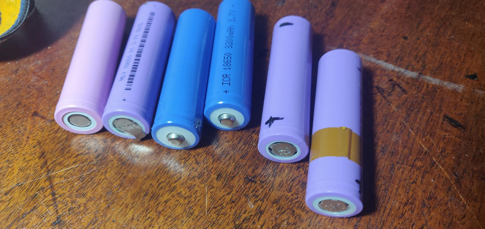 coping with 18650 batteries with and without button tops - Roger Frost ...